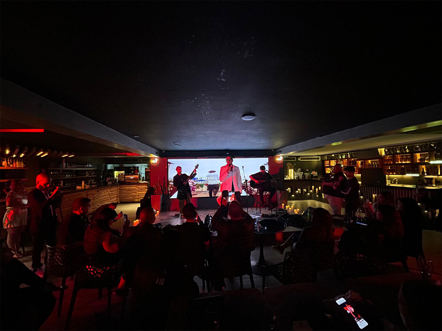 El cantante venezolano Deya presentó Live Sessions en Valencia