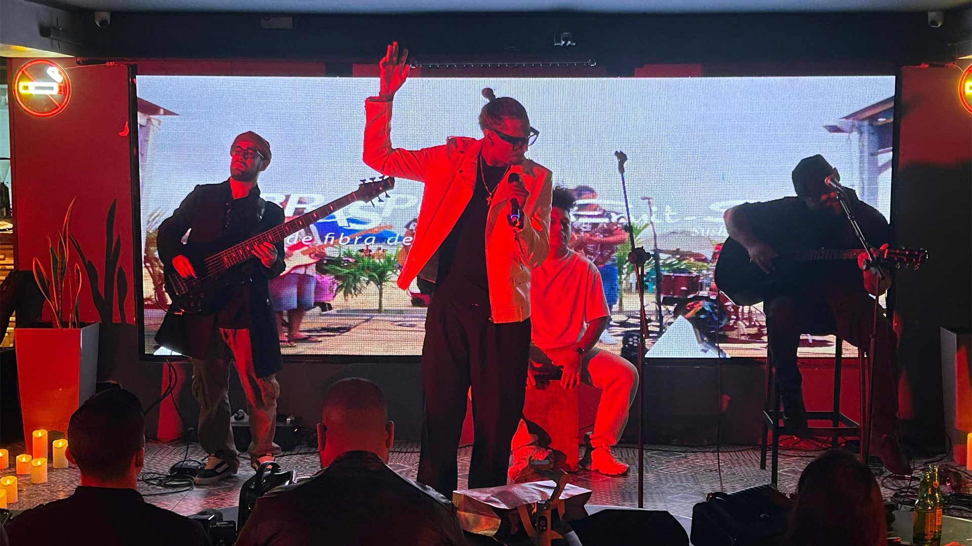 El cantante venezolano Deya presentó Live Sessions en Valencia