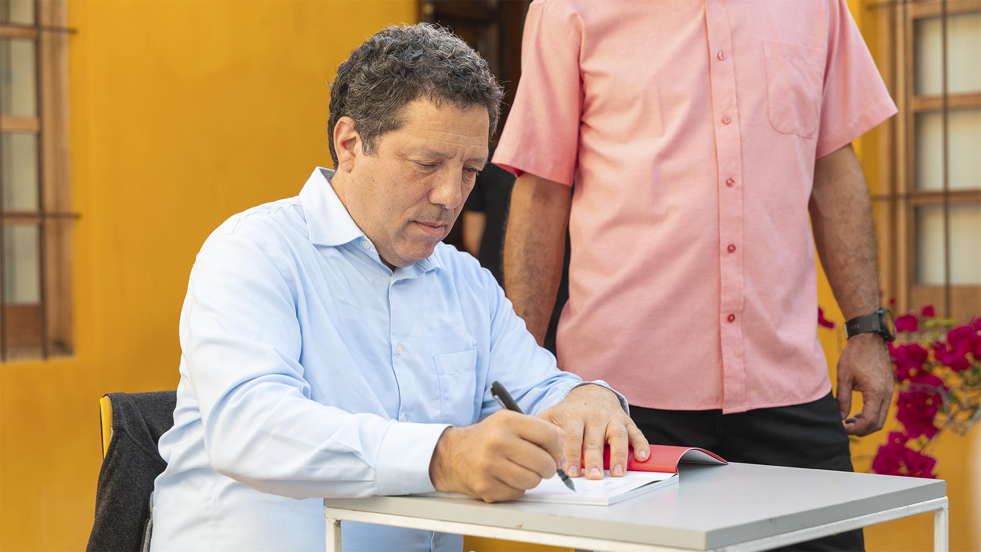 Presentan el catálogo CONTINUUM de Elias Crespin en Caracas